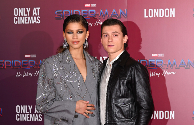Zendaya aai Tom kaiveni kuri kamah bunaa adu thakeh | Mihaaru