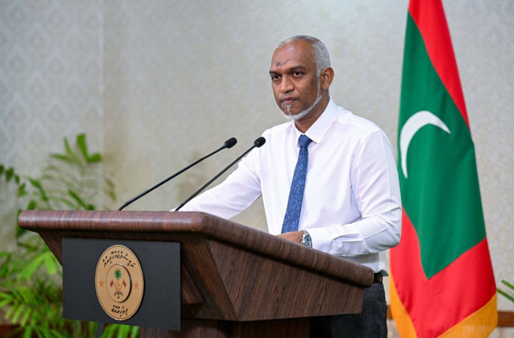 Sinamale/ Male Hiya flat thakuge verinnah sarukaarun faisa dhinumakee ...