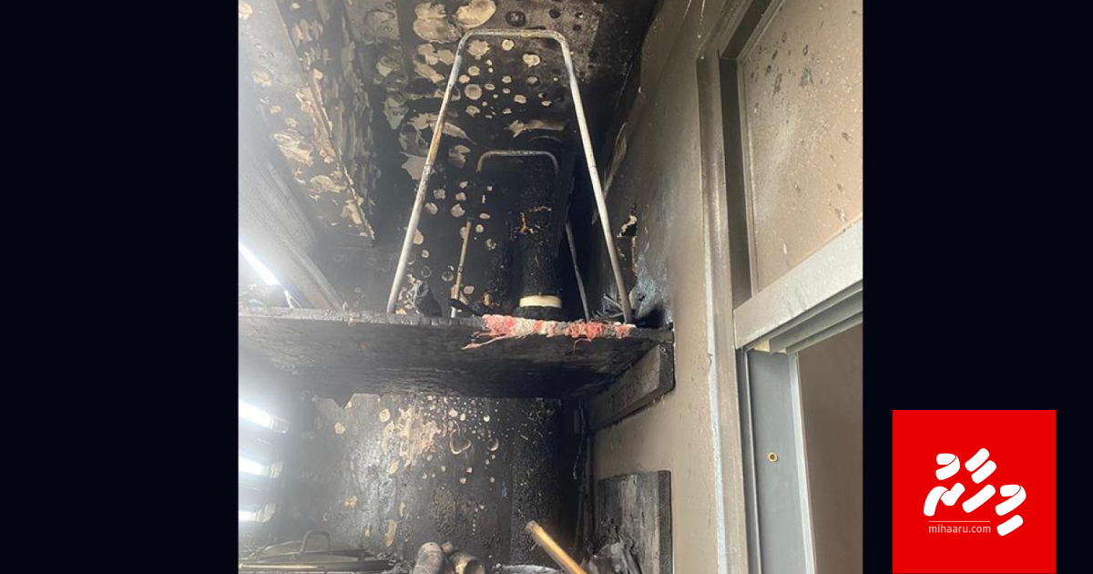 Hiyaa flat gai roavee balcony gai huri exhaust akun karantu shot vegen ...
